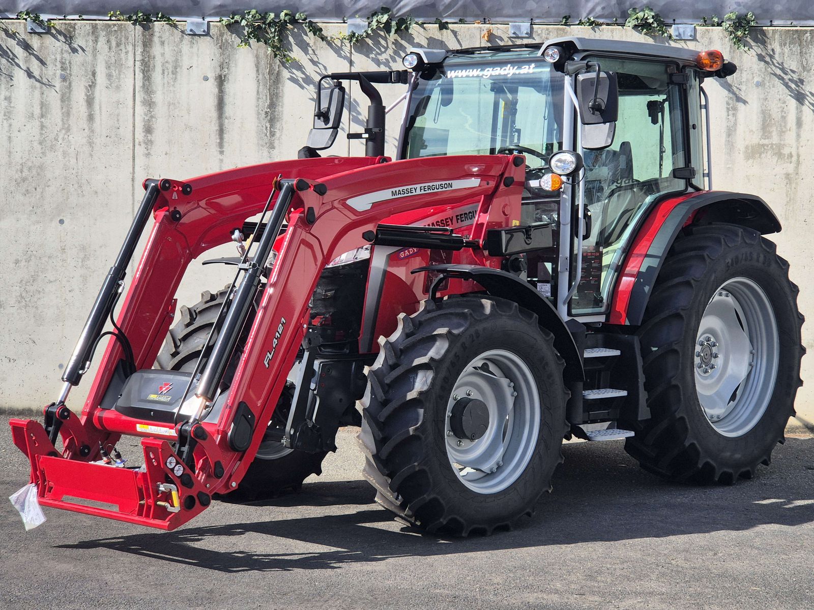 Massey Ferguson MF 5M.115 - Gady Family