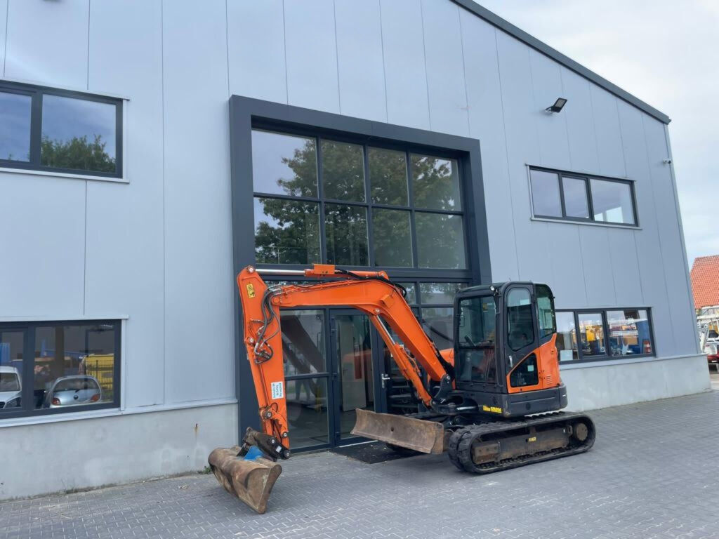 Cemetery excavators – used and new for sale - Landwirt.com